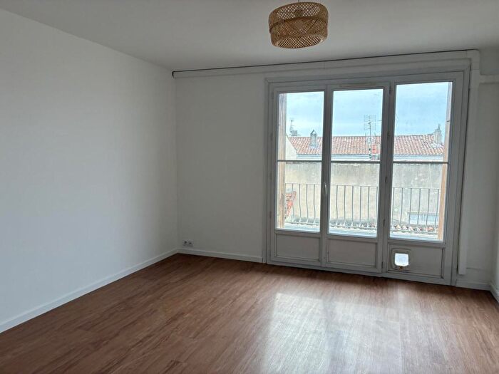 Appartement à louer - Nîmes, Feuchères - 3 pièces - 2 chambres