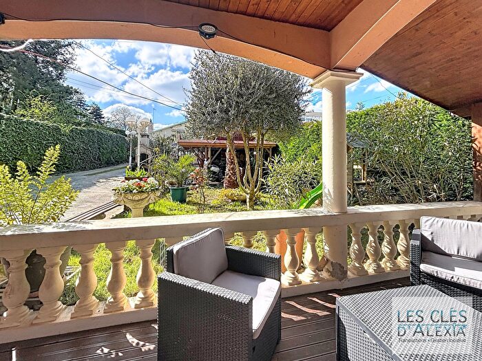 Maison à vendre - Bron, Les Genets - 6 pièces - 4 chambres