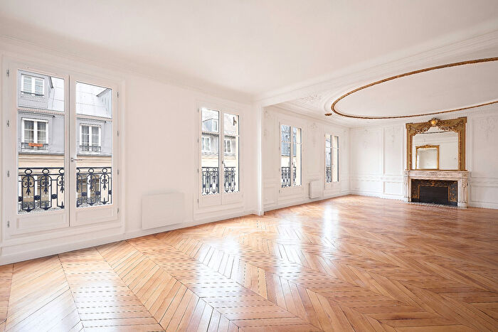 Appartement à louer - Paris e , Saint-Philippe du Roule - 5 pièces - 3 chambres