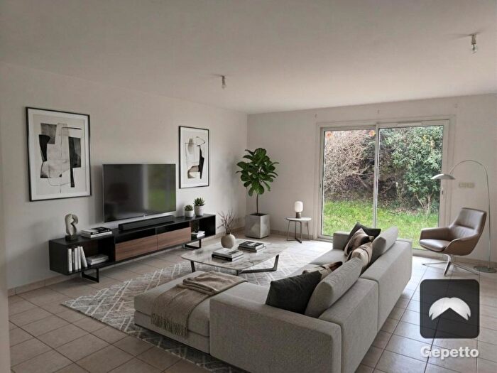 Maison 6 pièces à Saint-Roman, à vendre