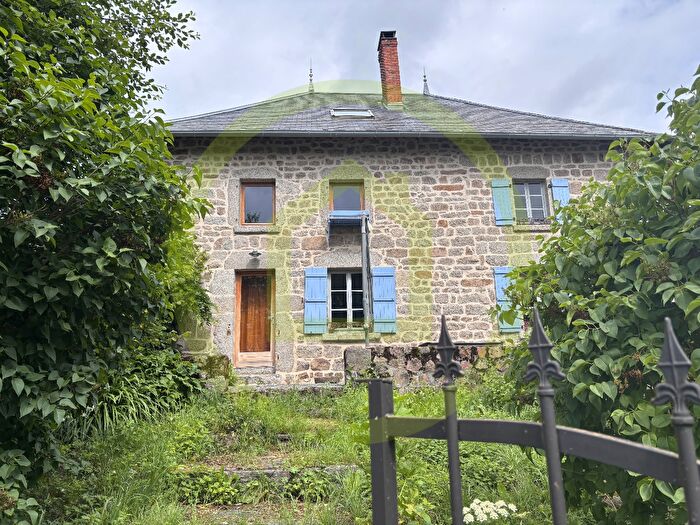 Maison à vendre - Mérinchal - 7 pièces - 4 chambres