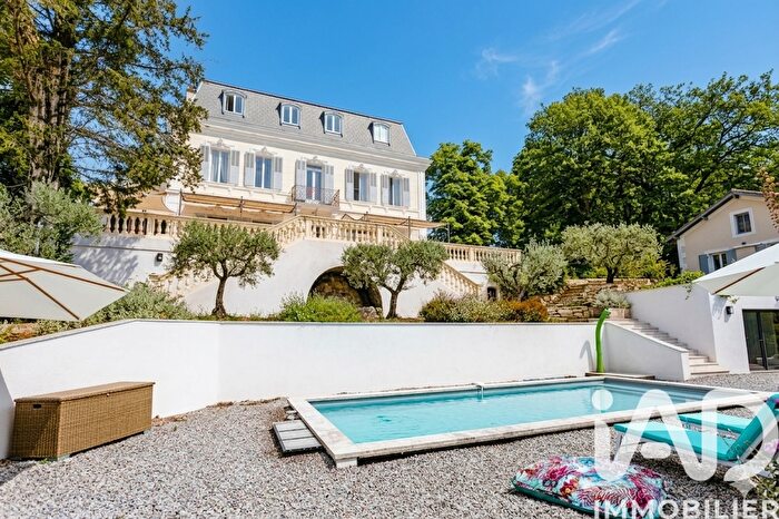 Gréoux-les-Bains : Maison 9 pièces à vendre