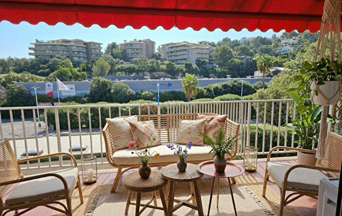 Appartement à vendre - Cavalaire-sur-Mer, Centre-ville - 2 pièces - 1 chambre