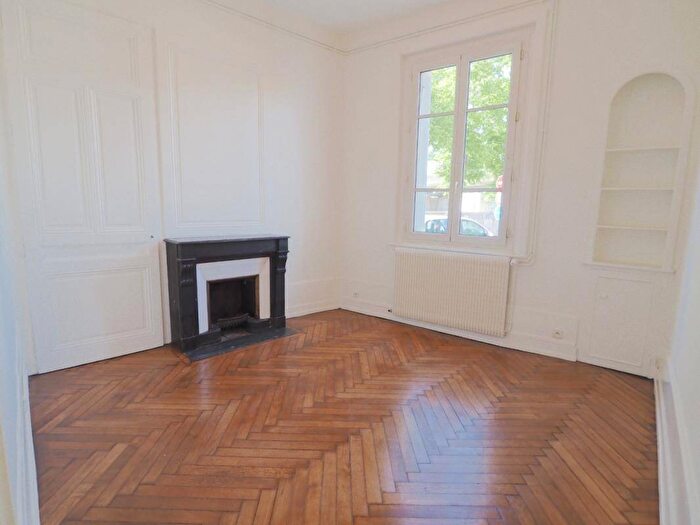 Appartement à louer - Perrache, Lyon ème arrondissement - 2 pièces - 1 chambre