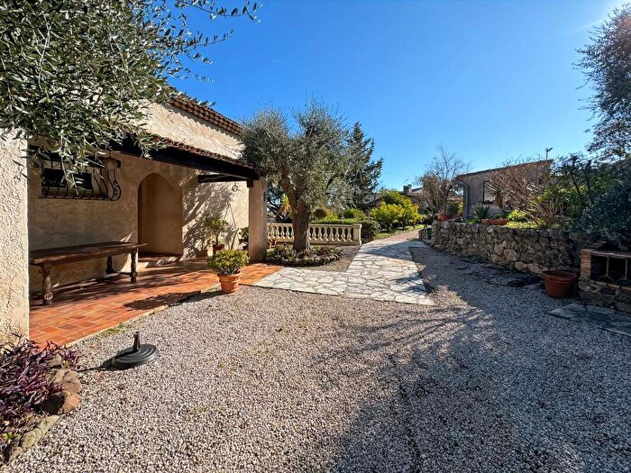 Maison à louer - Vallée Verte-Issarts-Vignasses, Biot - 4 pièces - 3 chambres