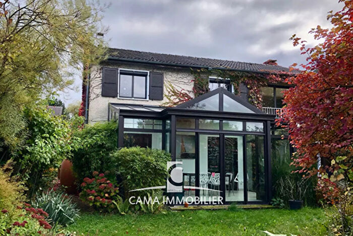 Maison 6 pièces à Buc, à vendre