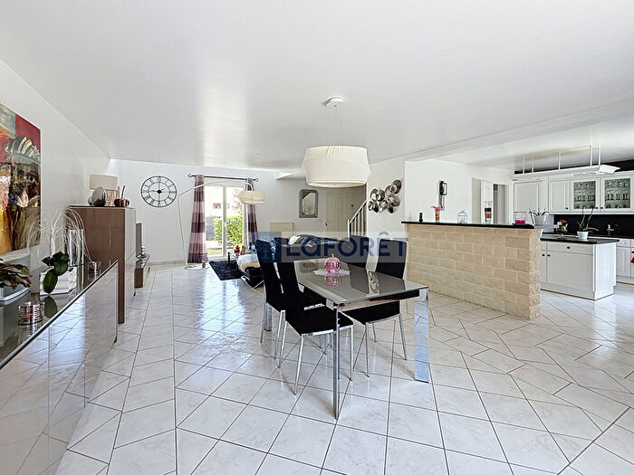 Maurepas, Le Village : Maison 7 pièces à vendre