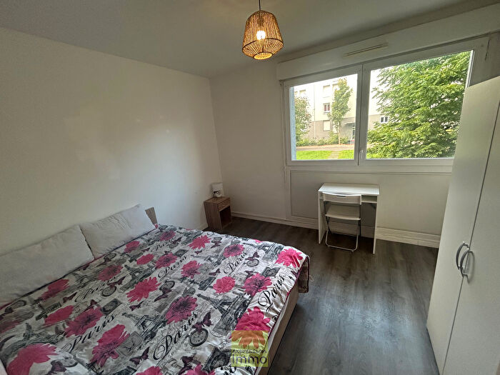 Appartement à louer - Vaulx-en-Velin, Village - 4 pièces - 4 chambres