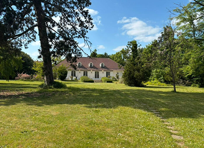 Maison à louer - Chantilly - 9 pièces - 5 chambres
