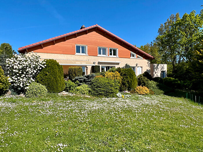 Maison à vendre - Saint-Genès-Champanelle - 11 pièces - 8 chambres