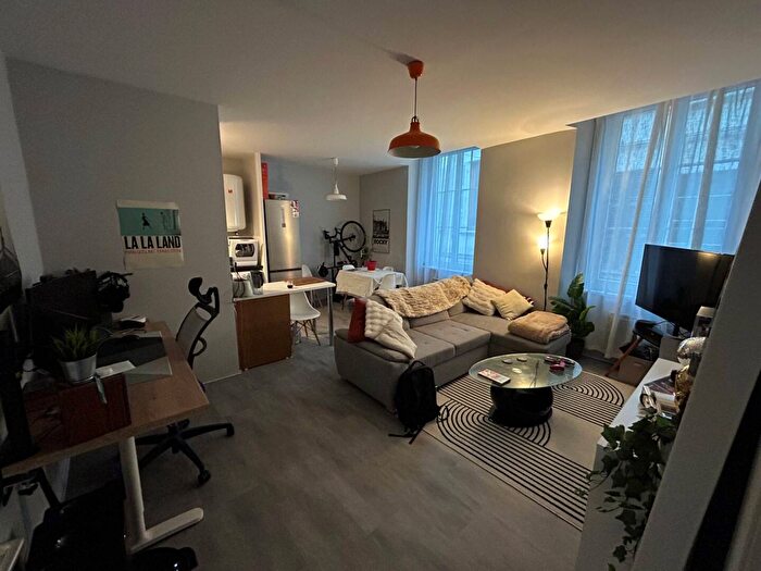 Appartement à louer - Les-Collines, Vienne - 2 pièces - 1 chambre