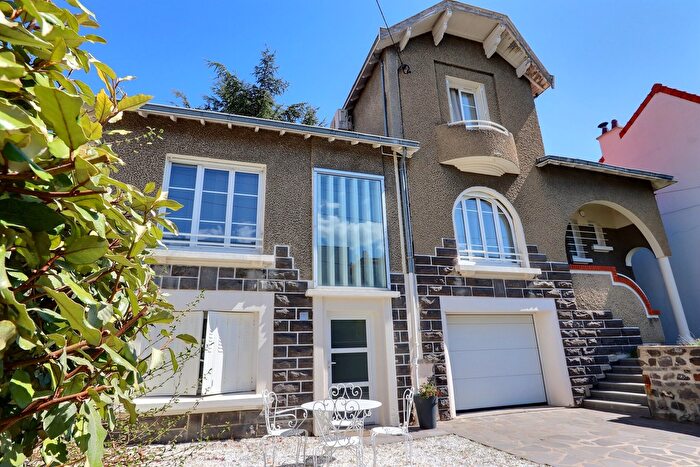 Maison à vendre - Clermont-Ferrand, Cotes de Clermont - 6 pièces - 4 chambres