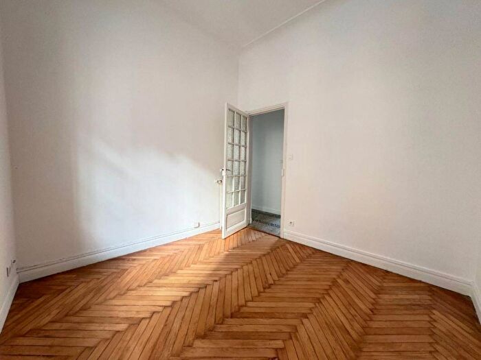 Appartement à louer - Fleurs-Gambetta, Nice - 3 pièces - 2 chambres