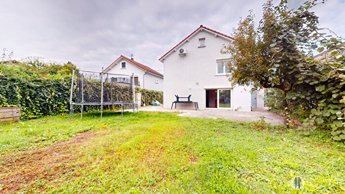 Maison à vendre - Saint-Martin-dHères, Teyssere - 8 pièces - 6 chambres