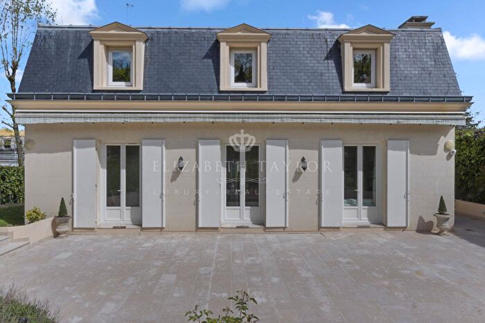 Maison à louer - Buzenval, Rueil-Malmaison - 10 pièces - 5 chambres