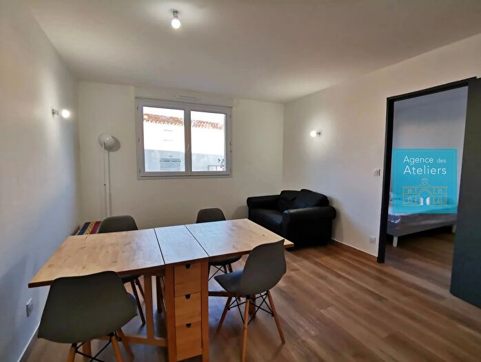 Appartement à louer - Arles, Pont de Crau, Moulès - 2 pièces - 1 chambre