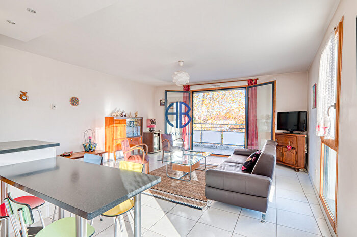 Appartement à vendre - Saint-Bonnet-de-Mure - 3 pièces - 2 chambres