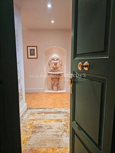 Appartement à louer - Aix-en-Provence - 7 pièces - 4 chambres