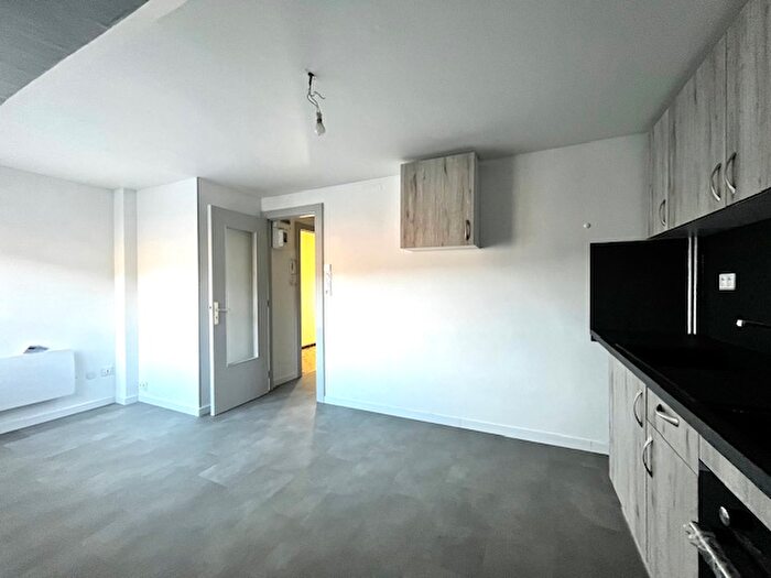 Appartement 2 pièces à Le Syndicat, à louer