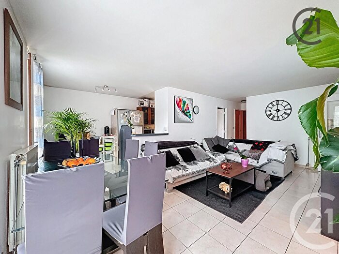 Appartement à vendre - Nandy - 5 pièces - 3 chambres