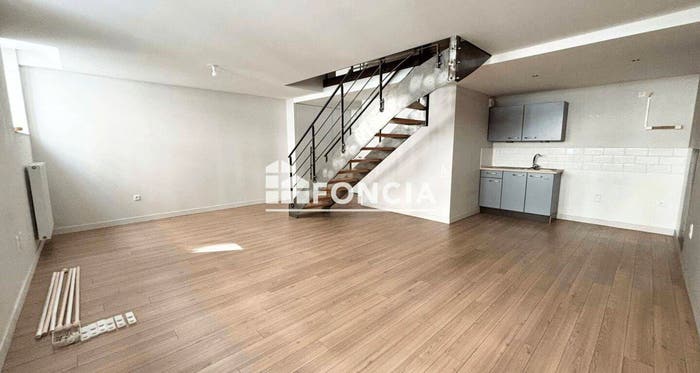 Hyper Centre-Vieille Ville, Saint-Étienne : Appartement 3 pièces à louer