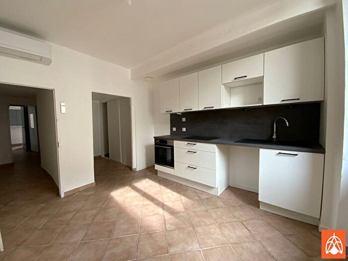 Appartement à louer - Centre Ville, Salon-de-Provence - 2 pièces - 1 chambre