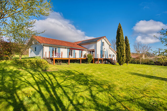 Maison à vendre - Lugny - 7 pièces - 5 chambres