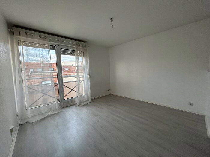 Appartement à louer - Barbâtre-Saint Remy-Verrerie, Reims - 1 pièce