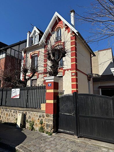 Maison à louer - Agent Sarre-Centre-Les Vallées-La Garenne, Colombes - 6 pièces - 4 chambres