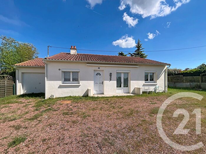 Maison 4 pièces à Les Magnils-Reigniers, à vendre
