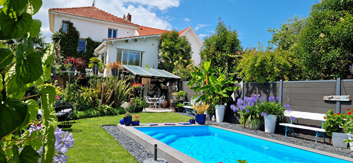 Maison à vendre - Royan, Saint-Pierre - 6 pièces - 4 chambres