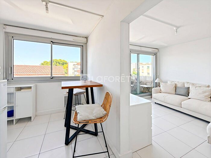Appartement 1 pièce à Beaucaire, Nîmes, à louer