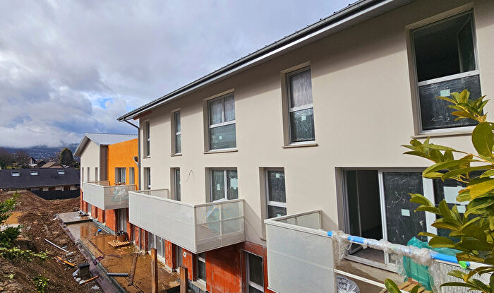 Appartement à vendre - Challes-les-Eaux - 3 pièces - 2 chambres