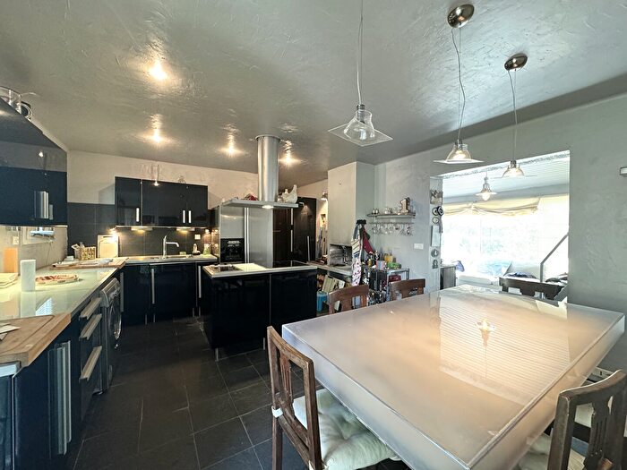 Maison à vendre - Cogolin, Centre-ville, Subeiran, Pas de Grimaud - 4 pièces - 3 chambres