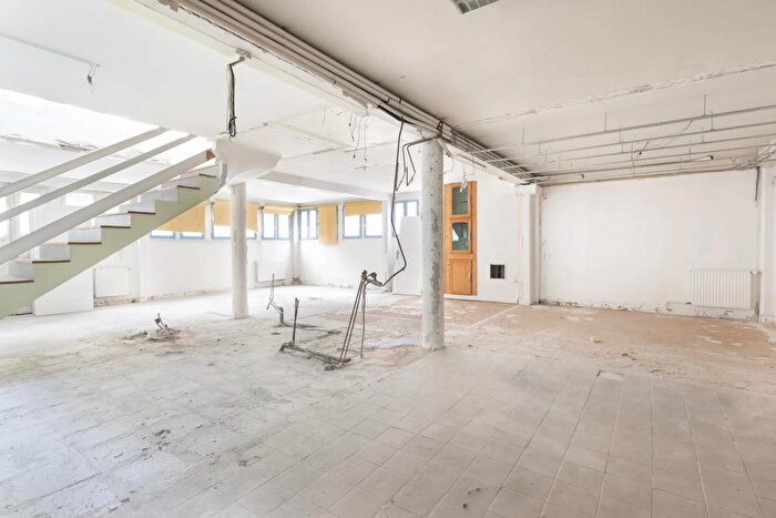 Paris 11ème, République, Saint-Ambroise : Maison 7 pièces à vendre