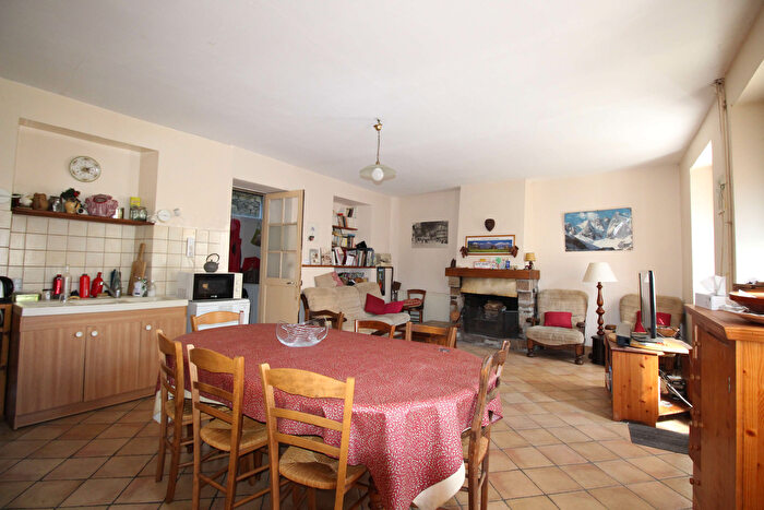 Maison à vendre - Saint-Mamet - 5 pièces - 4 chambres