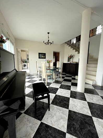 Maison à vendre - Saint-André-de-Cubzac - 6 pièces - 4 chambres