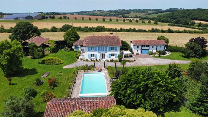 Maison à vendre - Vic-Fezensac - 10 pièces - 4 chambres