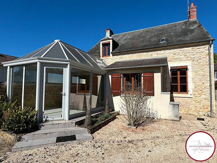 Maison à vendre - Saint-Amand-Montrond - 4 pièces - 3 chambres