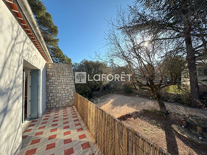 Appartement à louer - Peripherie Centre, Saint-Maximin-la-Sainte-Baume - 2 pièces - 1 chambre