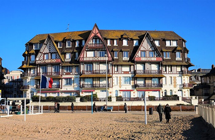 Appartement à vendre - Trouville-sur-Mer, Plages, Promenade des Planches, Bon Secours - 5 pièces - 3 chambres
