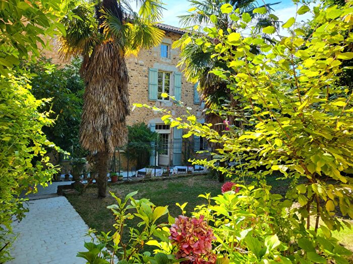 Maison à vendre - Nontron - 11 pièces - 4 chambres