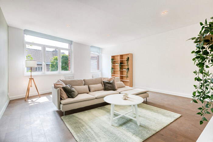 Maison à louer - Lille, Centre-ville, Euralille - 6 pièces - 5 chambres