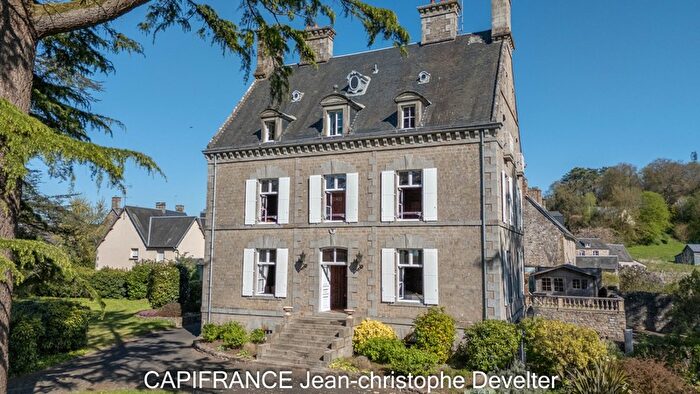 Maison à vendre - Le Neufbourg - 14 pièces - 8 chambres