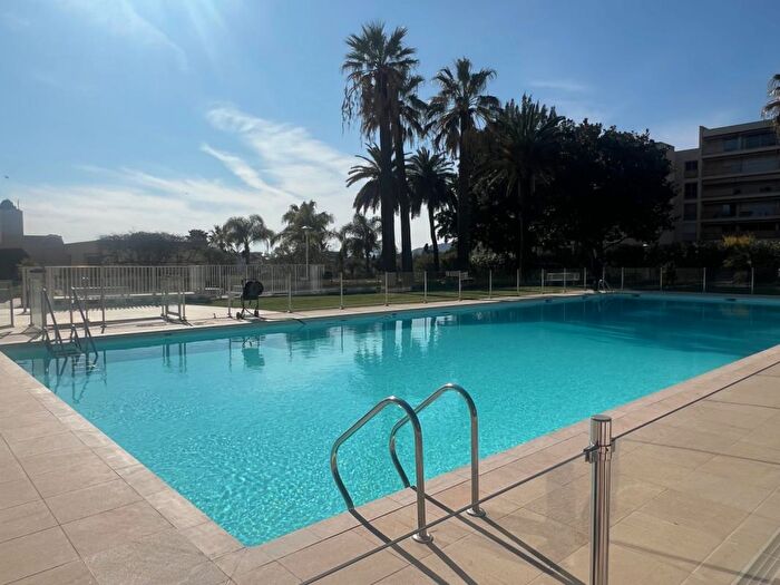 Antibes, Antibes-les-Pins, Trianon, Le Fournel, Peyregoue : Appartement 3 pièces à louer