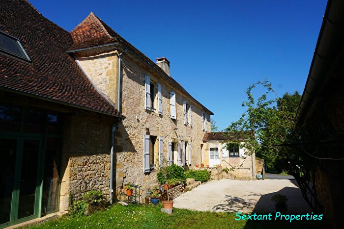 Maison à vendre - Excideuil - 11 pièces - 7 chambres