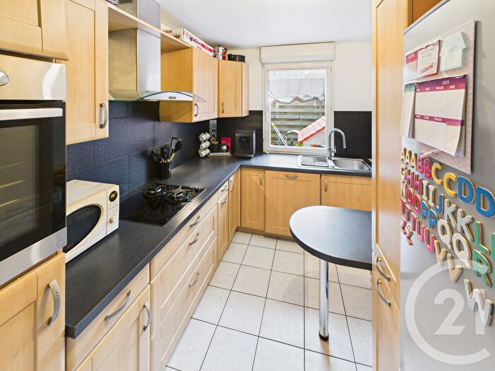 Appartement à vendre - Trappes, Centre-ville, Jaurès, Gare - 4 pièces - 3 chambres