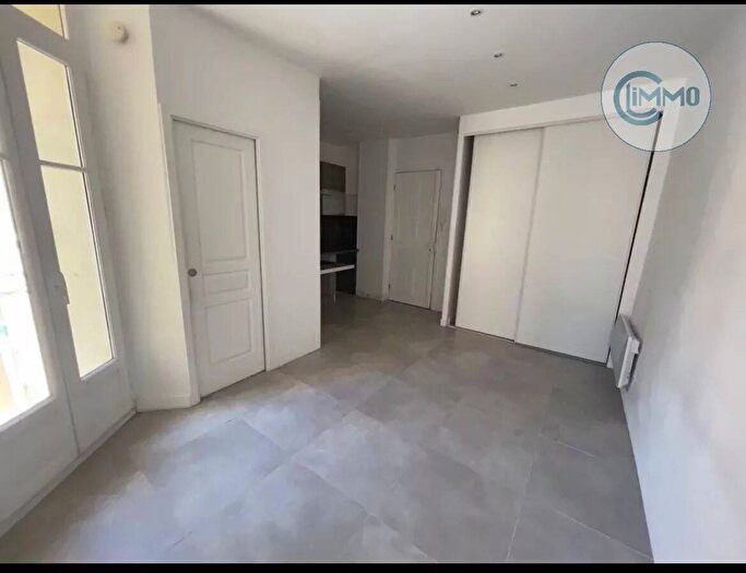 Appartement à louer - Le Port, Nice - 2 pièces - 1 chambre