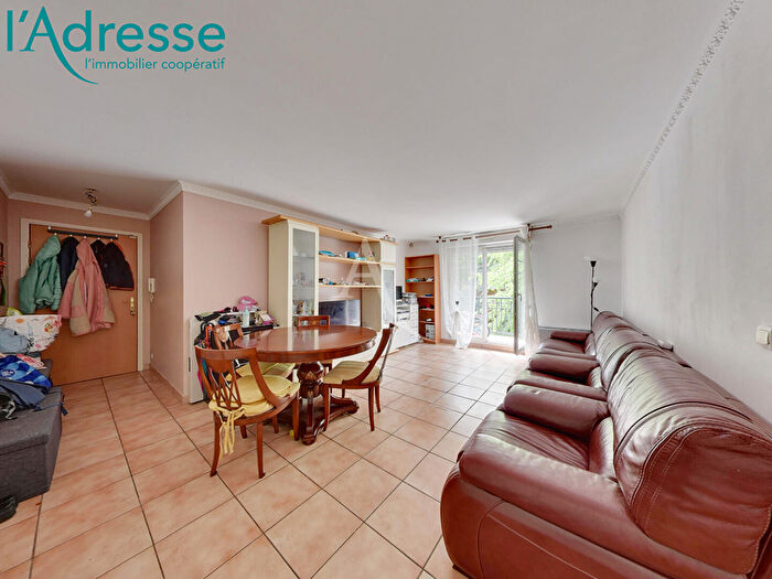 Noisy-le-Grand, Centre-ville : Appartement 3 pièces à vendre
