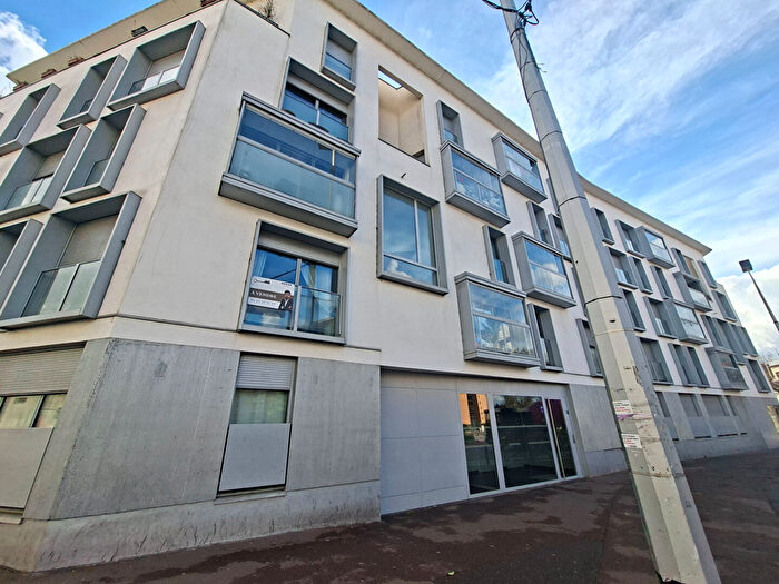 Appartement à vendre - La Courneuve, Waldeck Rochet - 3 pièces - 2 chambres